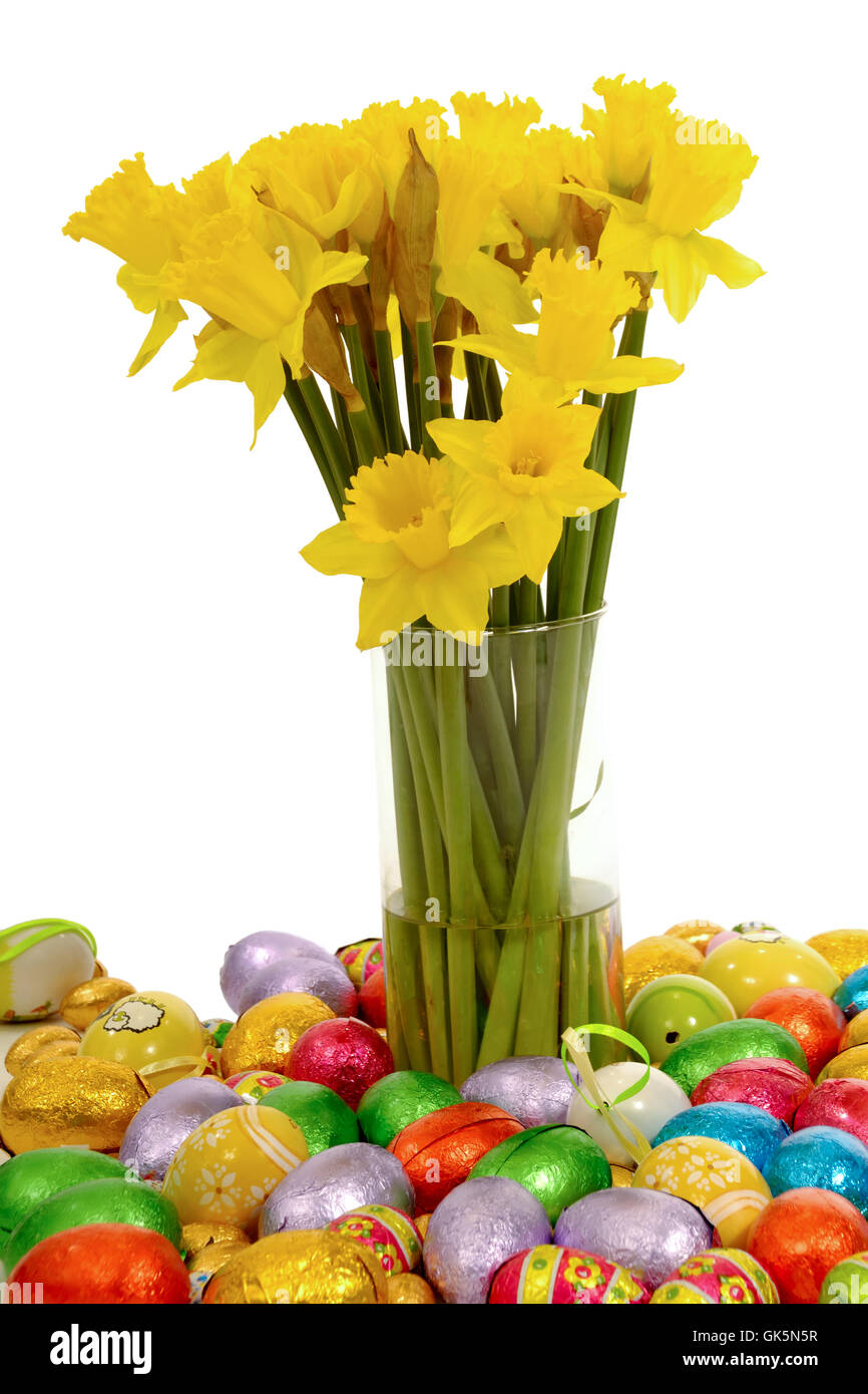 Daffodils and easter eggs Stock Photo - Alamy
