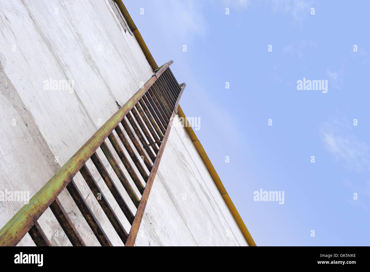 Ladder high up hi-res stock photography and images - Alamy
