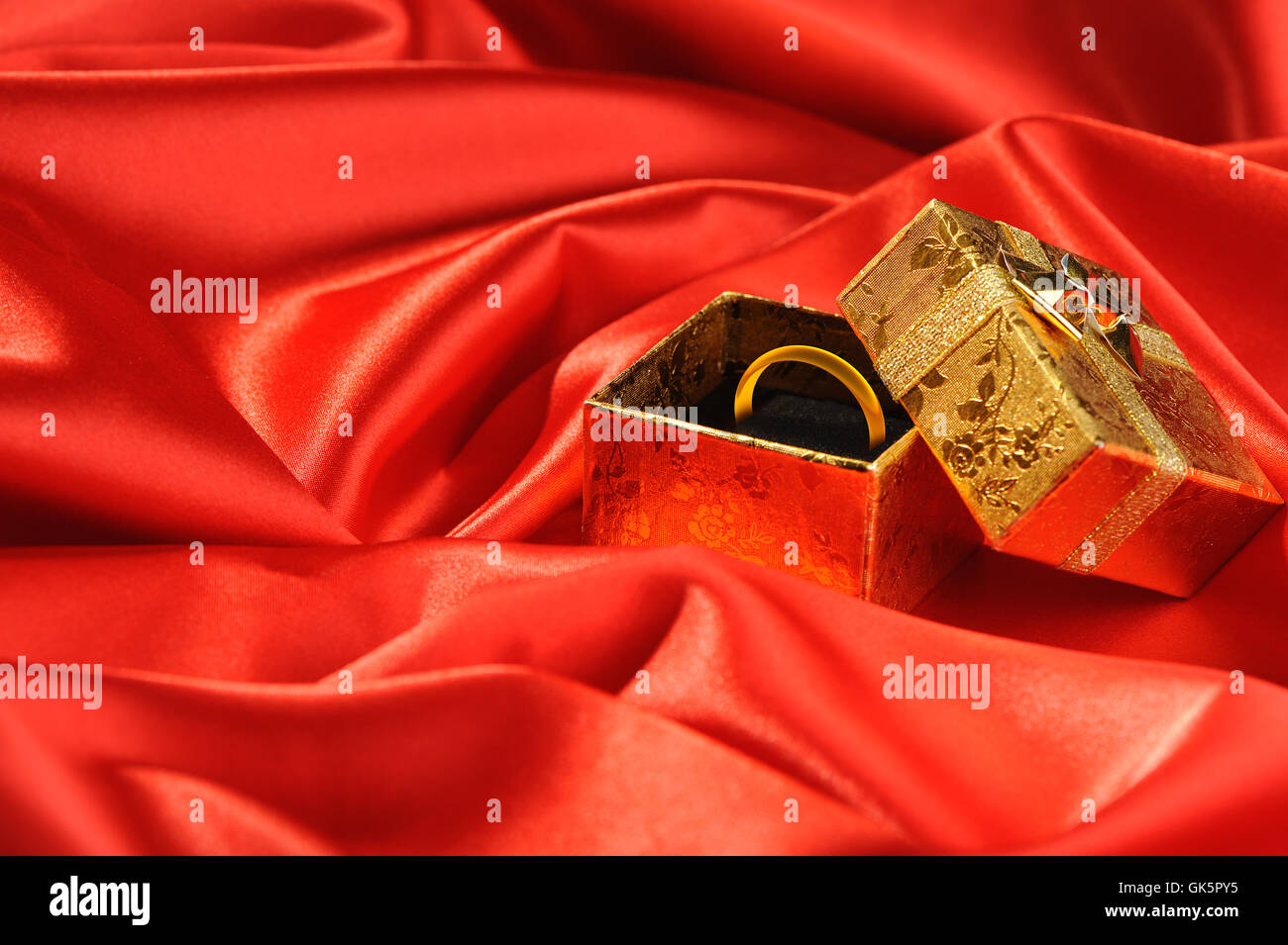 Gold boxes hi-res stock photography and images - Alamy