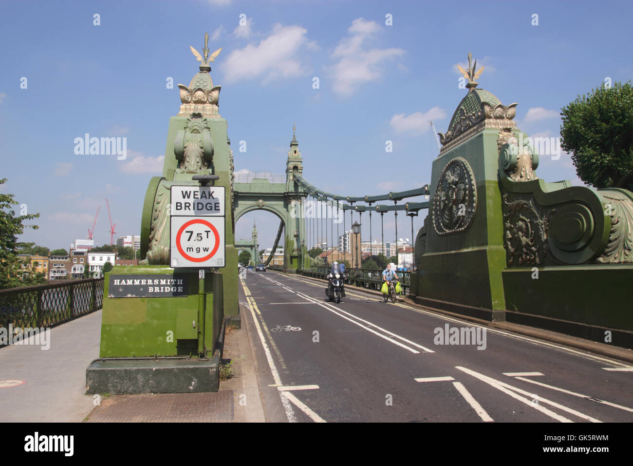 Hammersmith bridge london hi-res stock photography and images - Alamy