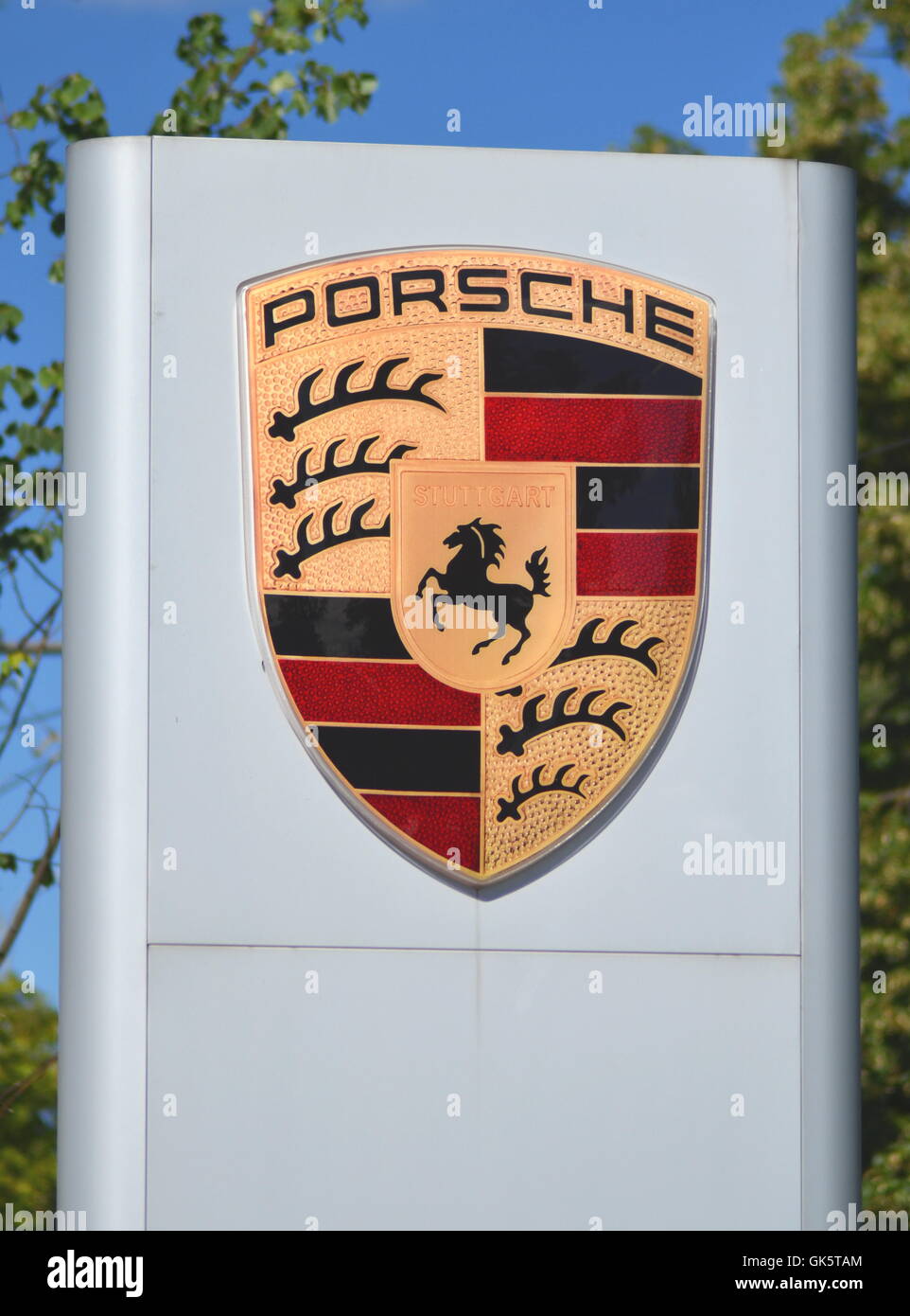 Porsche dealership sign hi-res stock photography and images - Alamy