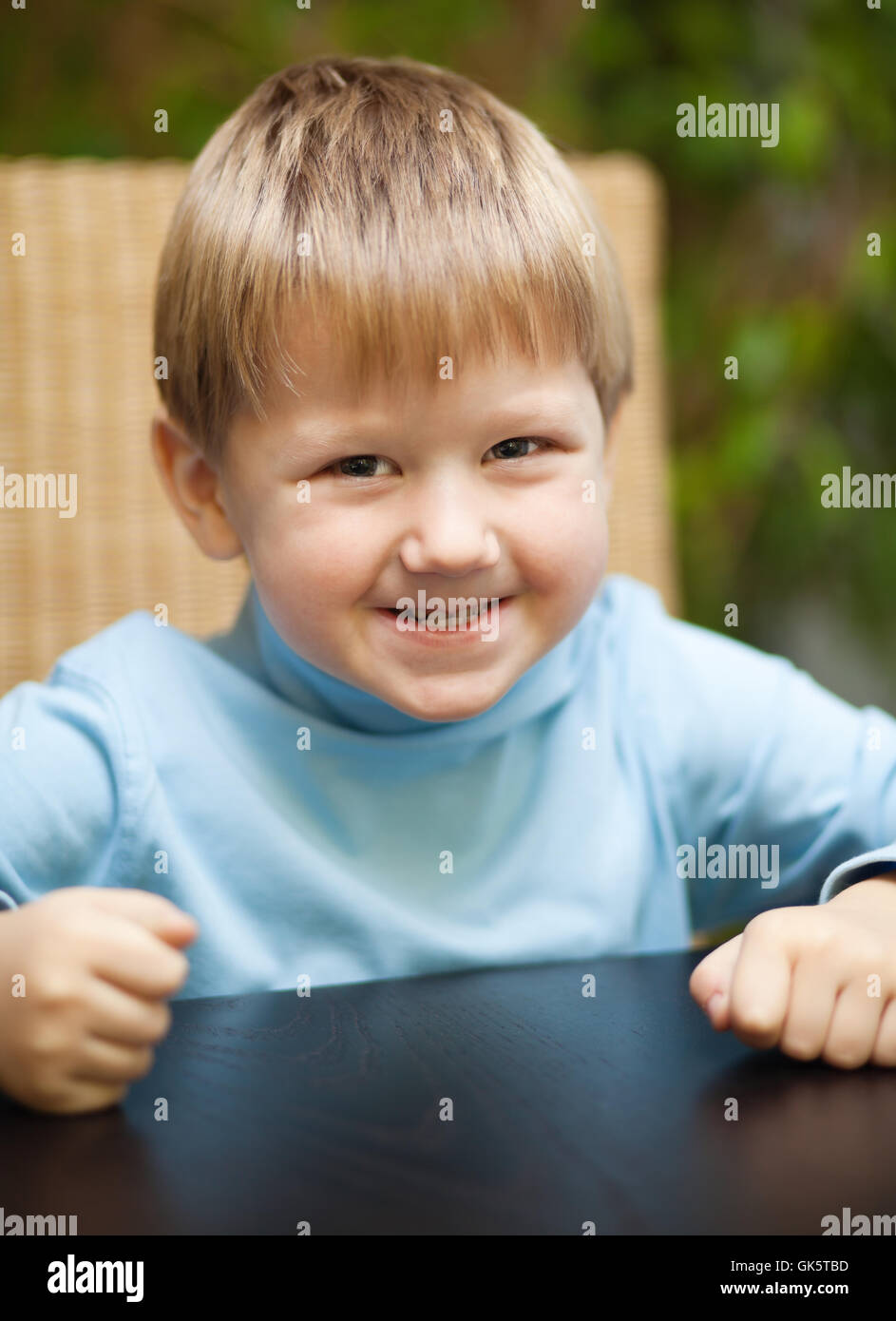 Little boy with roguish smile Stock Photo - Alamy