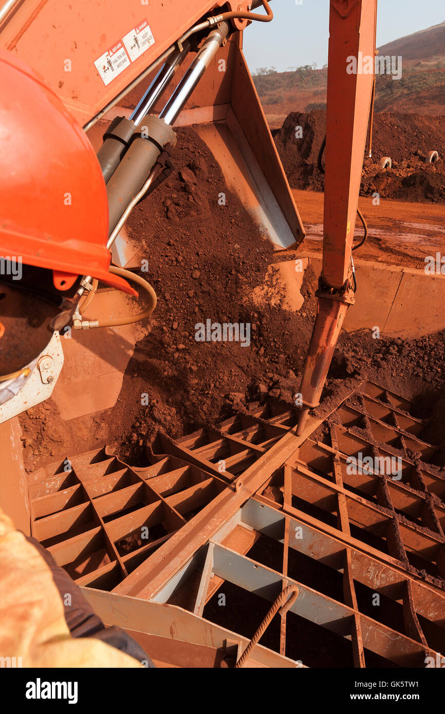 Mine dump truck tipping hi-res stock photography and images - Alamy