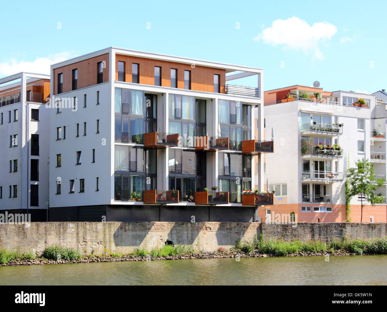 Modern tenements hi-res stock photography and images - Alamy