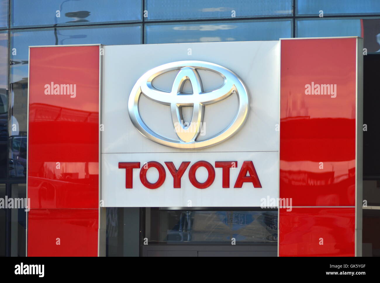 Toyota logo icon car hi-res stock photography and images - Alamy
