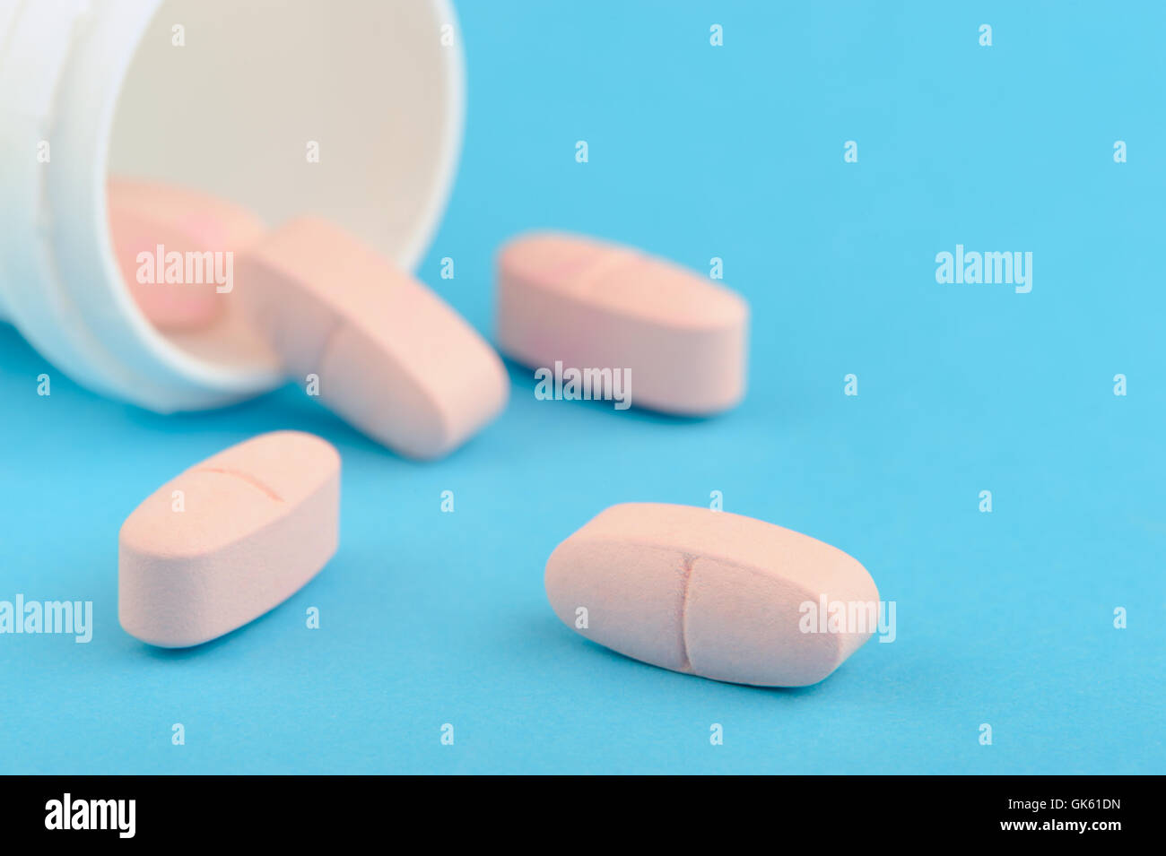 Pink tablets in white plastic packing Stock Photo - Alamy