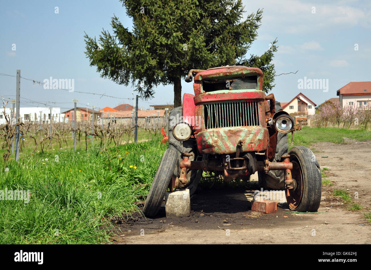 Old tractor radiator hi-res stock photography and images - Alamy