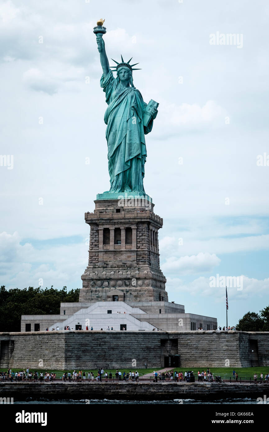 A front view of the Statue of Liberty in New York Harbour Stock Photo ...