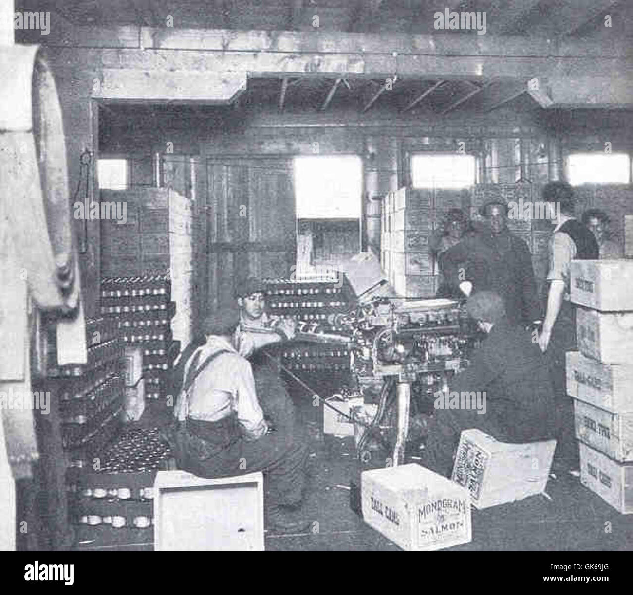 Labeling machine hi-res stock photography and images - Alamy