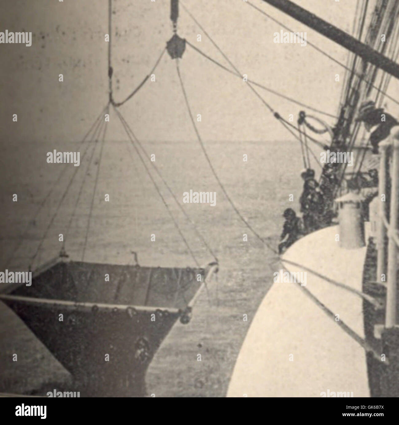 'Filet pelagique à grande ouverture' refers to a large-mesh pelagic net ...