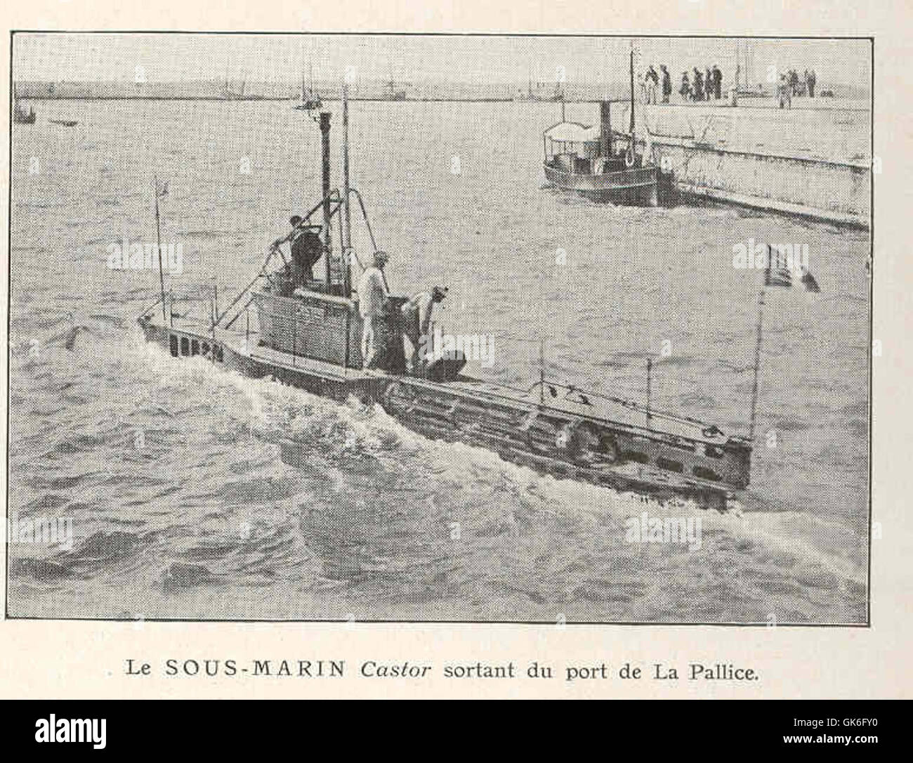 The Sous-Marin Castor, a French submarine, leaving the port of La ...