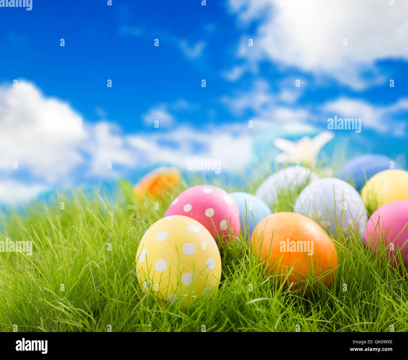 Pink egg in grass hi-res stock photography and images - Alamy