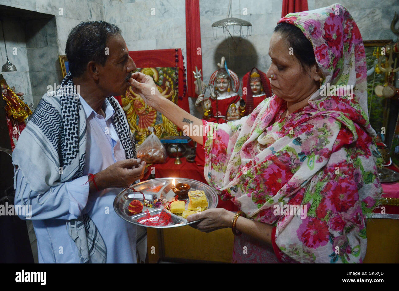 Pakistani Hindu people performing religious rituals after tying Rakhi ...