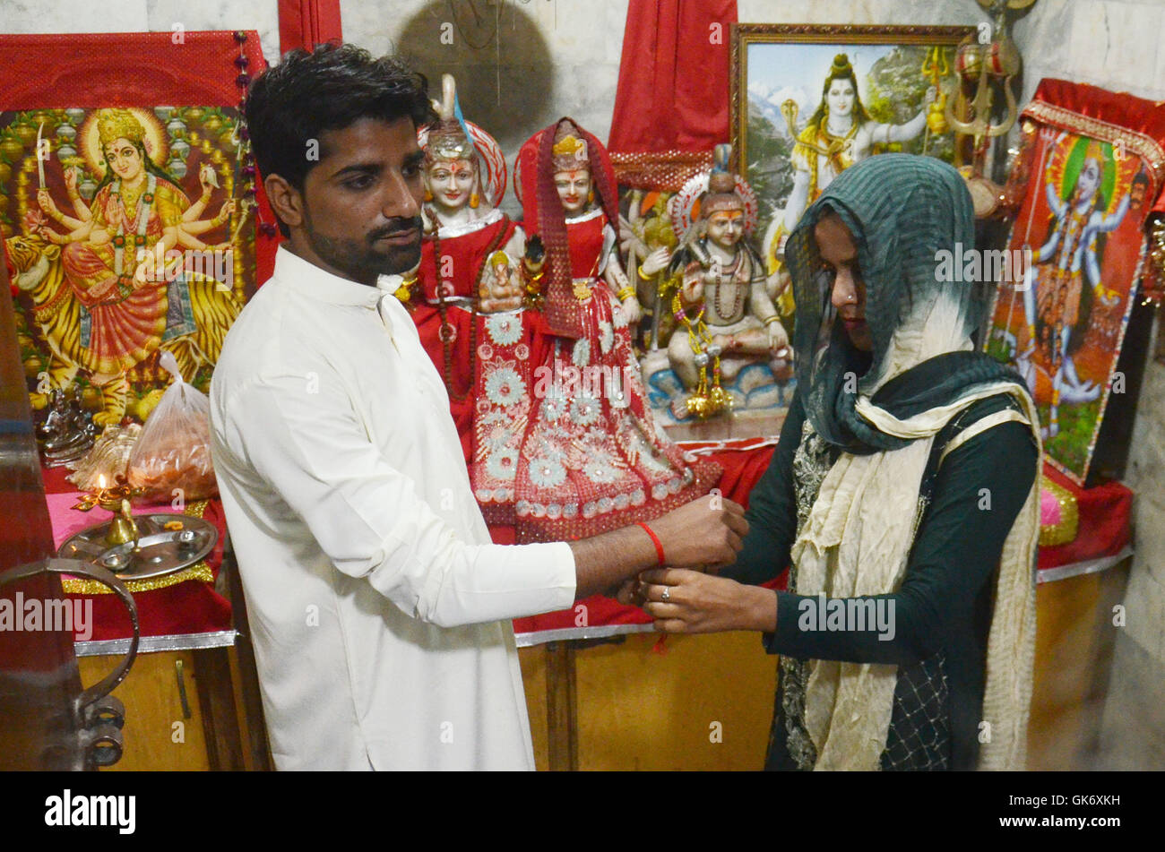 Pakistani Hindu people performing religious rituals after tying Rakhi ...