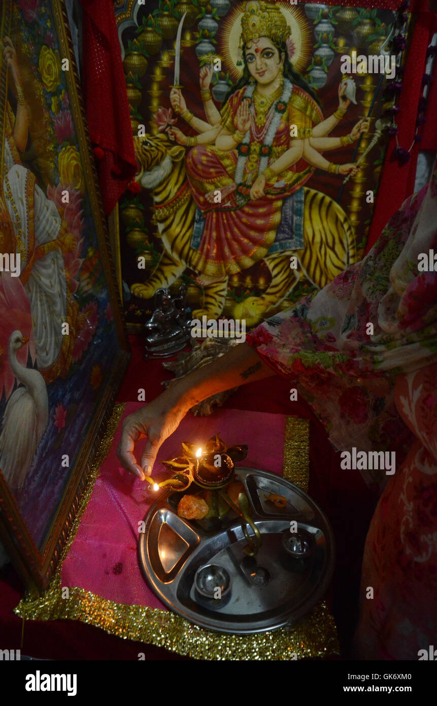 Pakistani Hindu people performing religious rituals after tying Rakhi ...