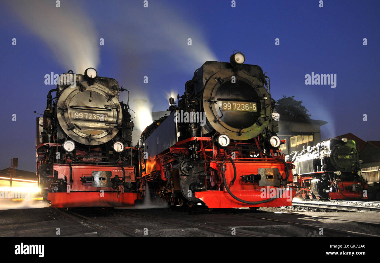 Railway station night train hi-res stock photography and images - Alamy
