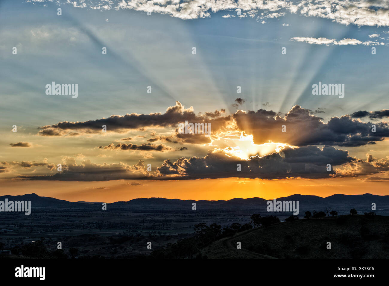 Downfall hi-res stock photography and images - Alamy