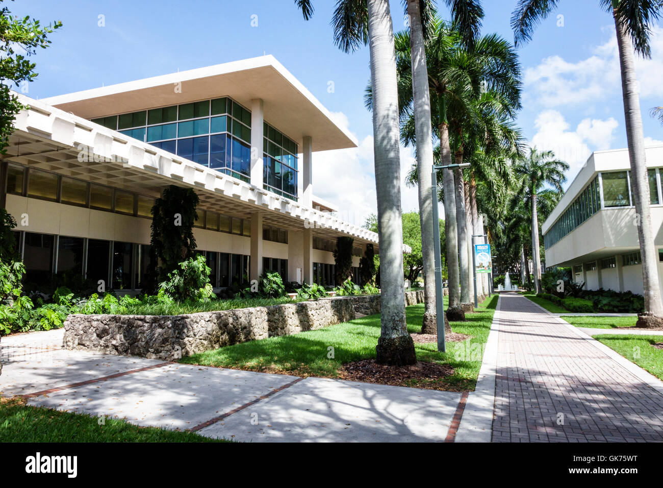 Exterior modern building architecture hi-res stock photography and ...