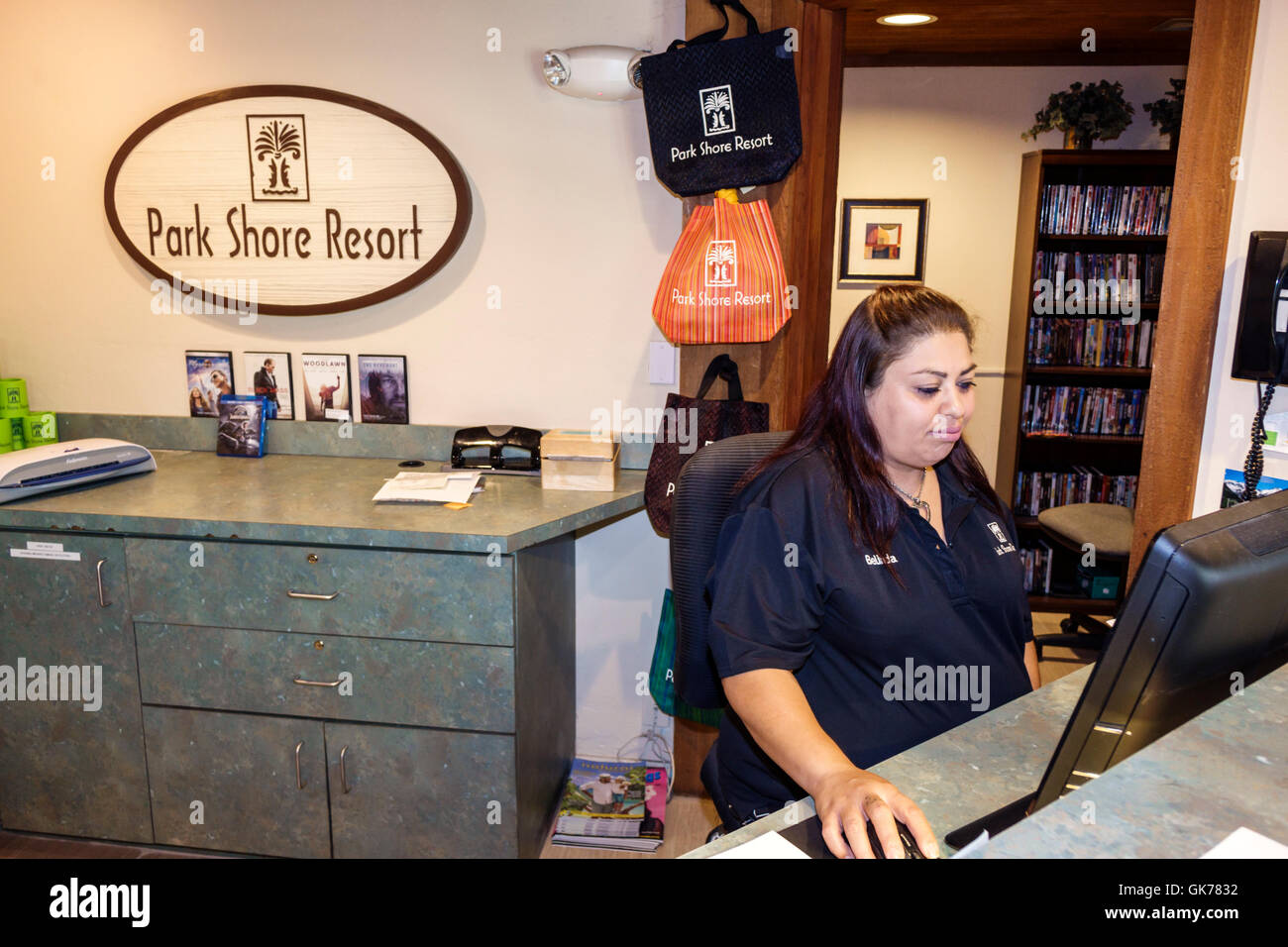 Reception desk using computer hi-res stock photography and images - Alamy