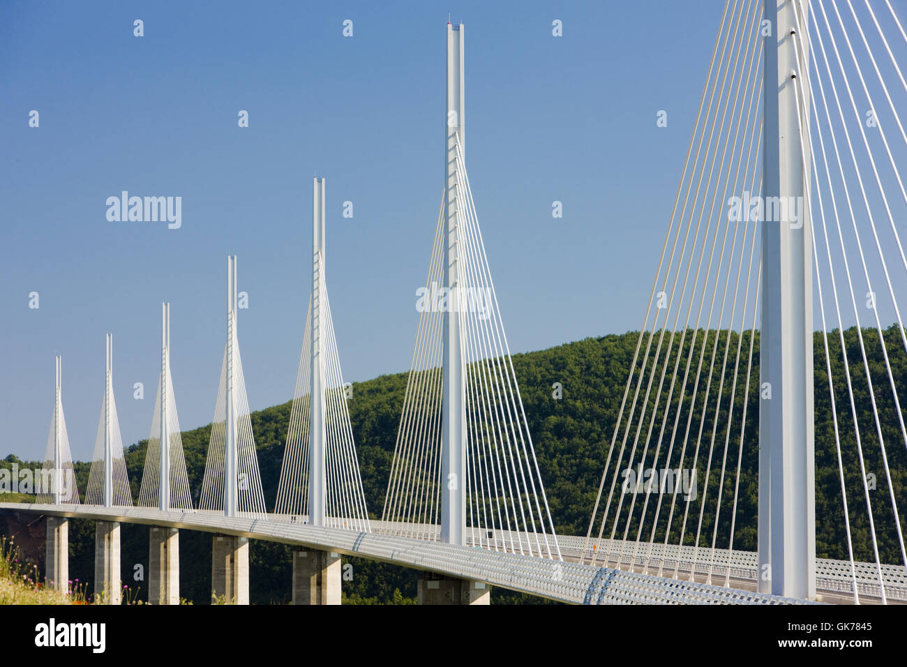 Travelling travel viaducts viaduct hi-res stock photography and images ...