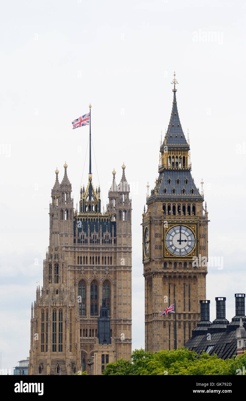 tower buildings london Stock Photo - Alamy