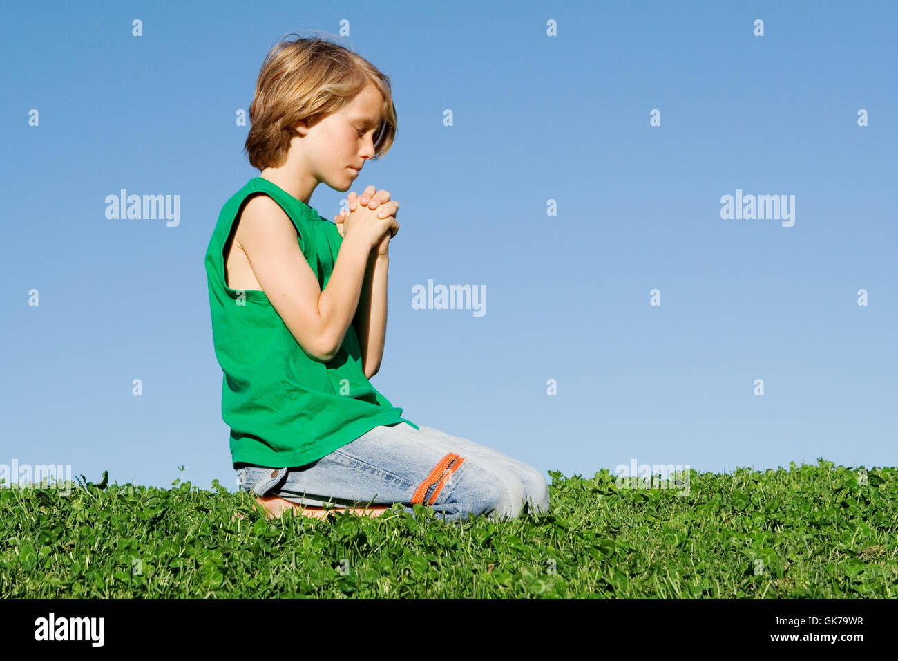 Youth people praying hi-res stock photography and images - Alamy