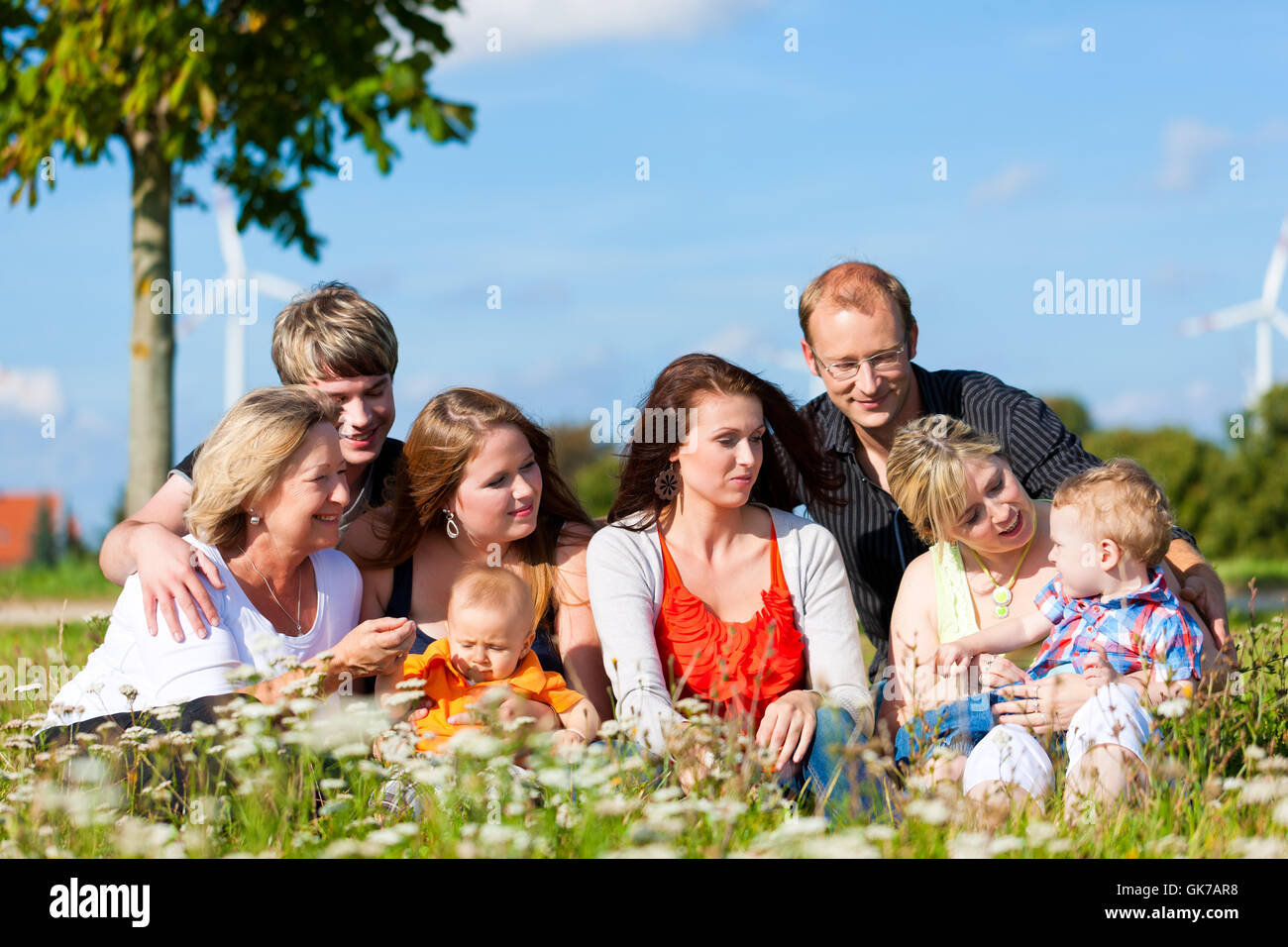Family with many generations hi-res stock photography and images - Alamy