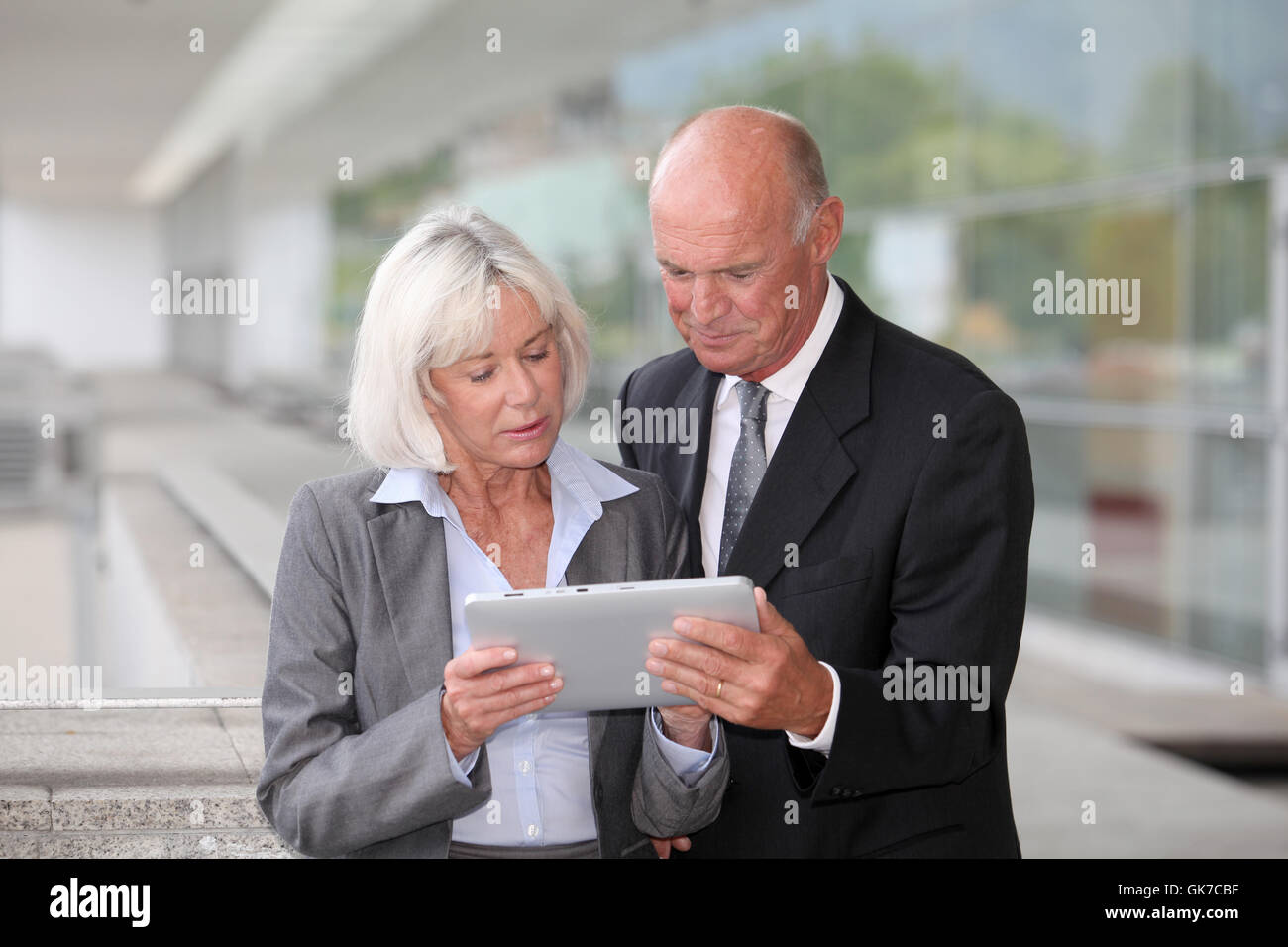 conversation talk speaking Stock Photo - Alamy