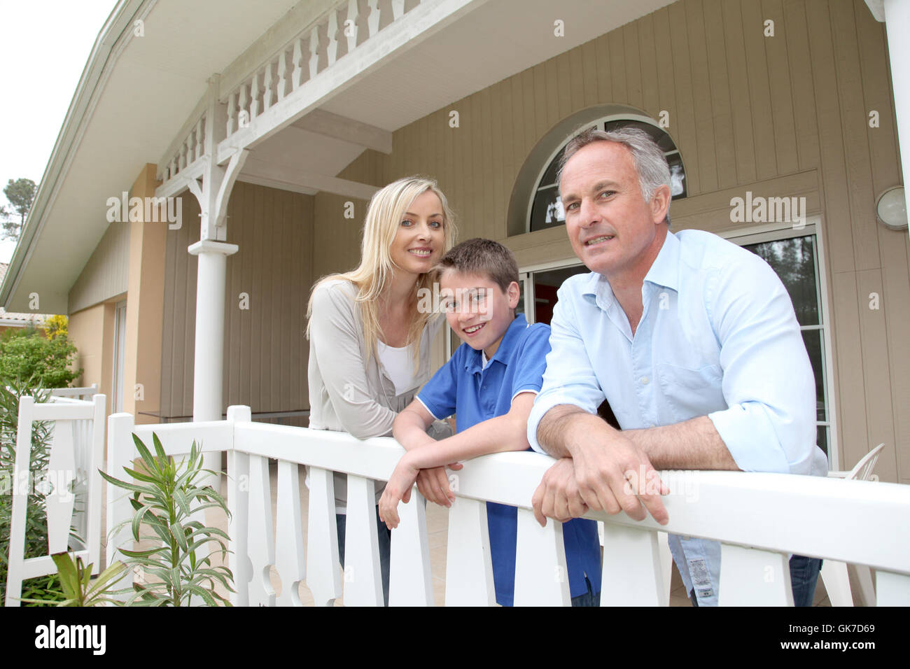 woman house building Stock Photo - Alamy