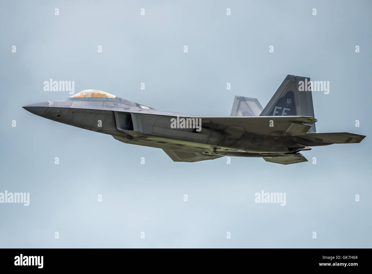 F 22 raptor missile hi-res stock photography and images - Alamy