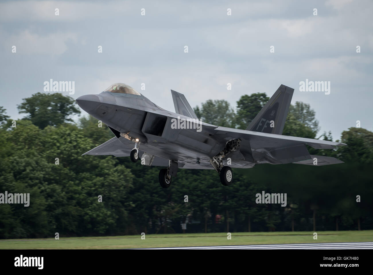 F 22 raptor missile hi-res stock photography and images - Alamy