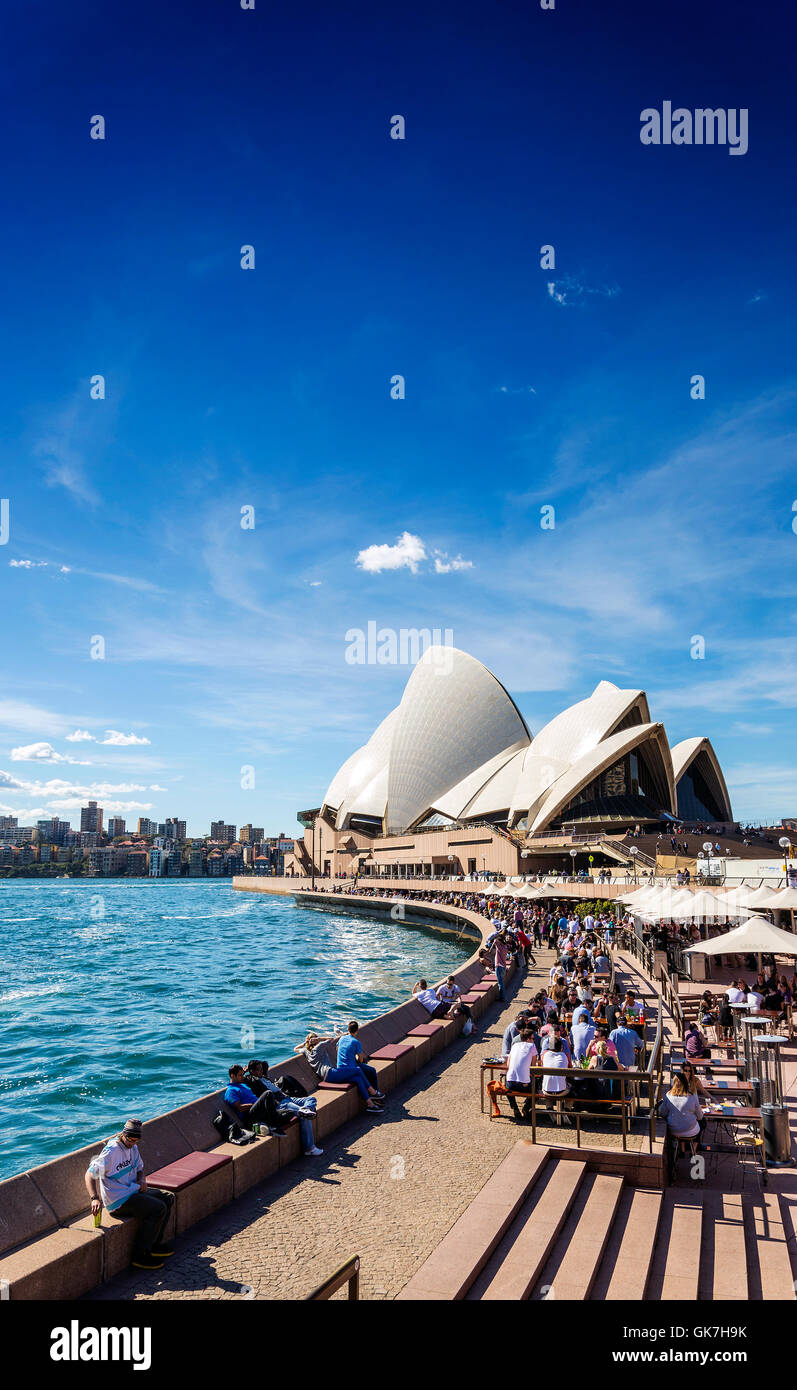 Waterside cafe hi-res stock photography and images - Alamy