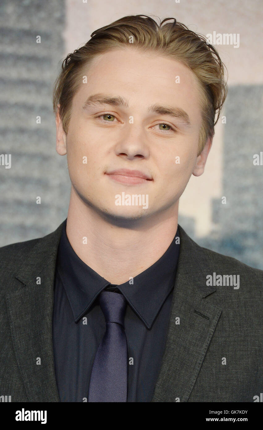 The UK premiere and fan screening of 'X-Men: Apocalypse' at the BFI ...