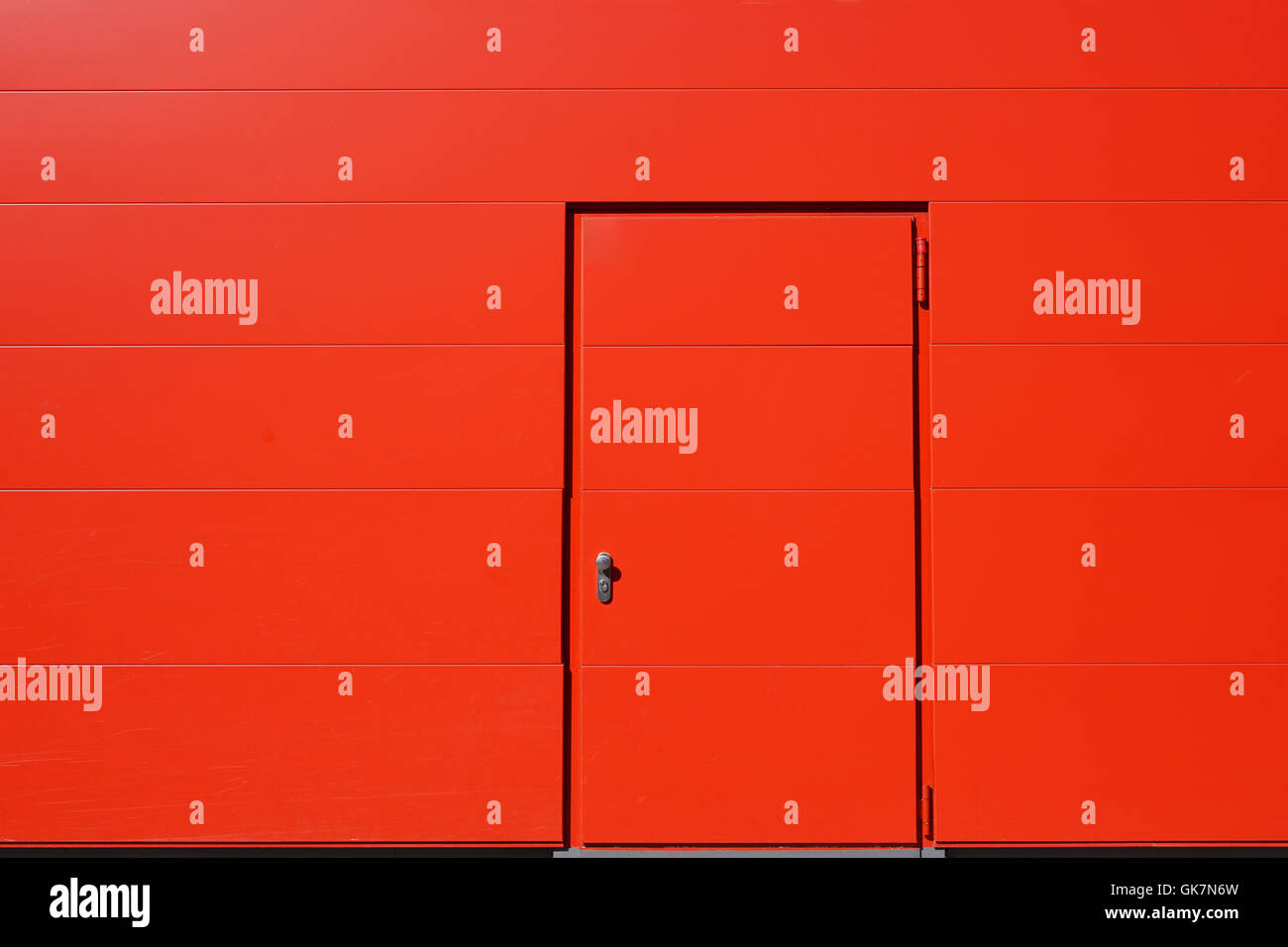 Colorful red door building hi-res stock photography and images - Alamy