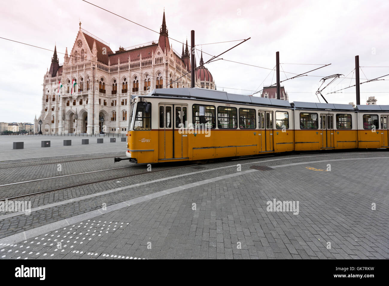 Budapest electric bus hi-res stock photography and images - Alamy