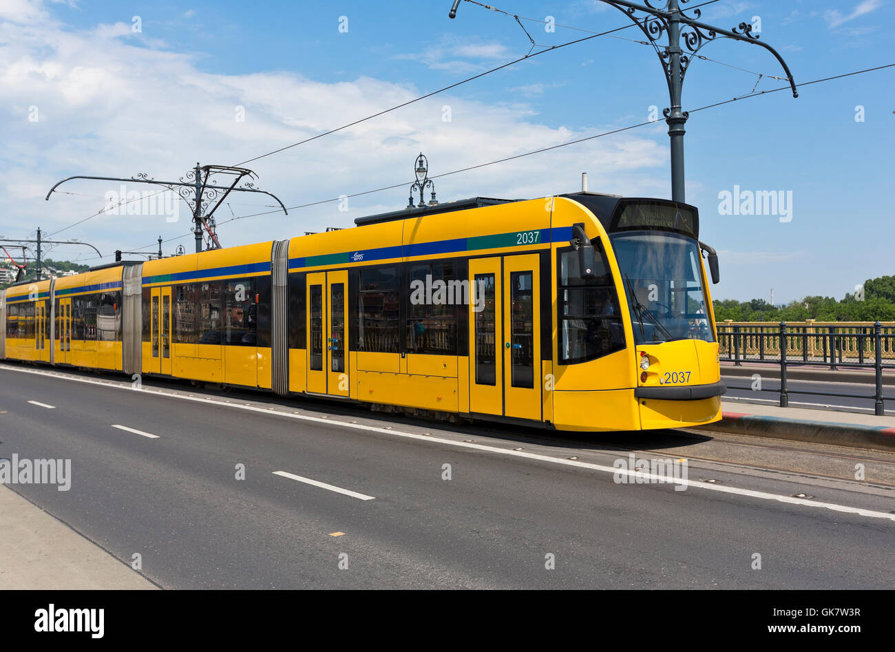 Budapest electric bus hi-res stock photography and images - Alamy