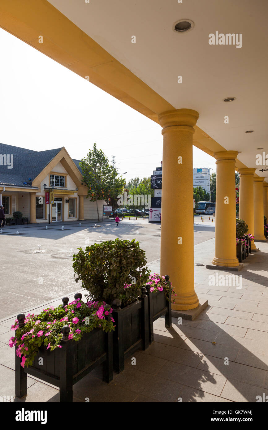 Beijing scitech premium outlet mall hi-res stock photography and images ...