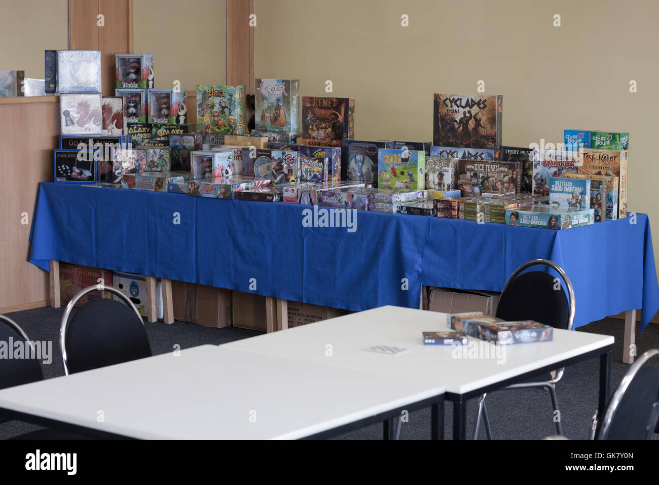 Manga table hi-res stock photography and images - Alamy