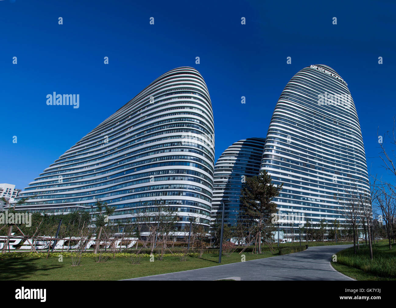 Huge office with curved windows hi-res stock photography and images - Alamy