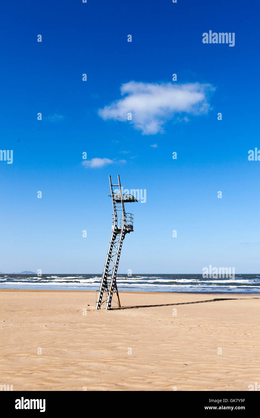 Lifeguards seat hi-res stock photography and images - Alamy