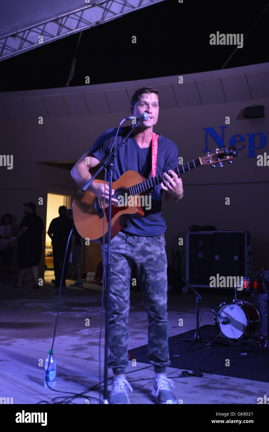 August 17, 2016 - WALKER HAYES brings the country to 31st street park ...