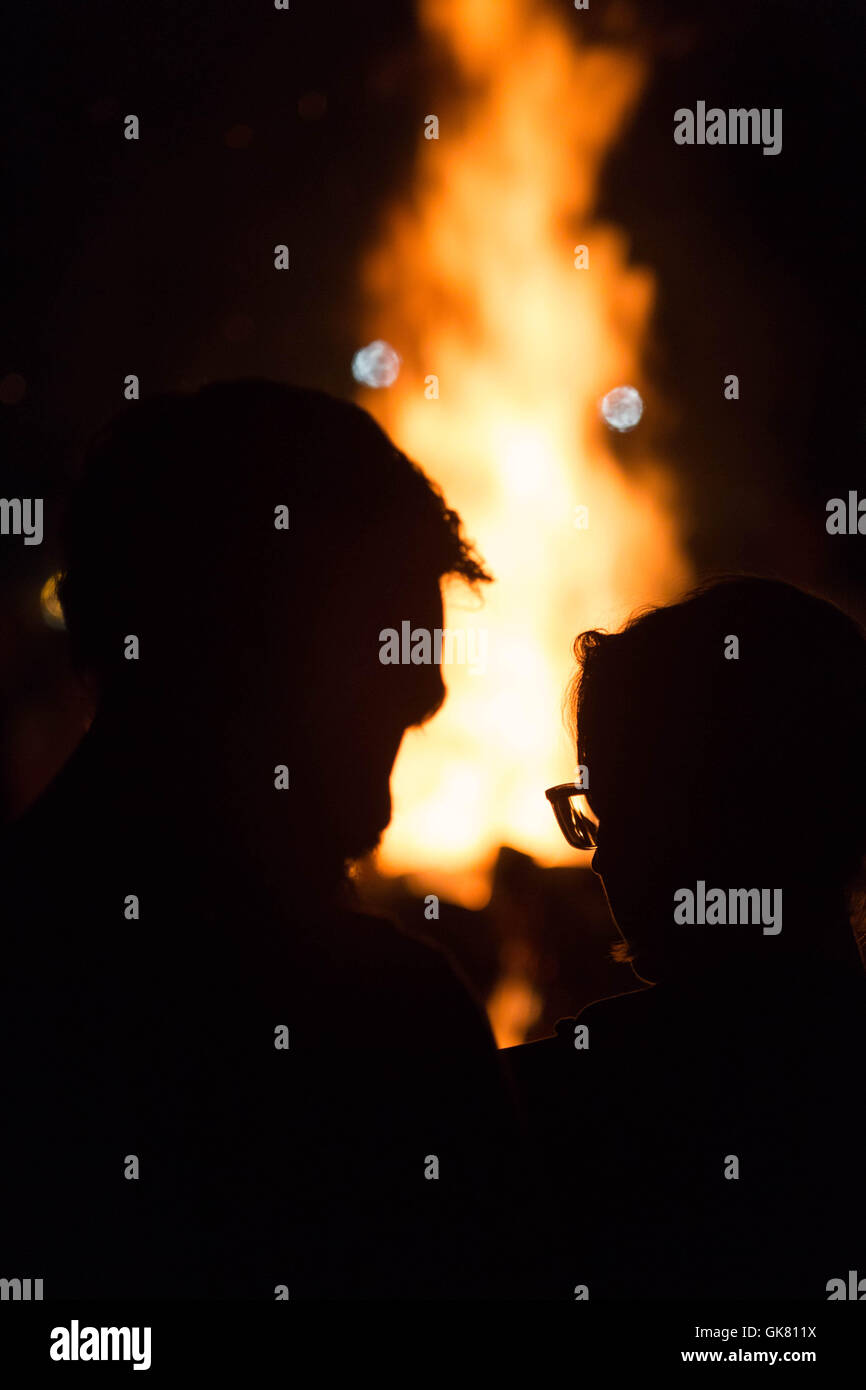 TOGETHERNESS, COMMUNAL FIRE, GREEN MAN FESTIVAL: Action and crowd ...