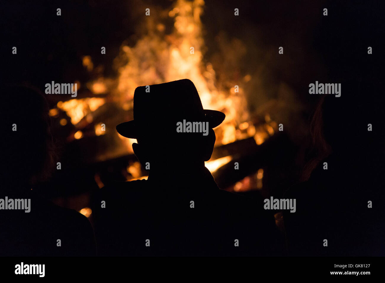 TOGETHERNESS, COMMUNAL FIRE, GREEN MAN FESTIVAL: Action and crowd ...