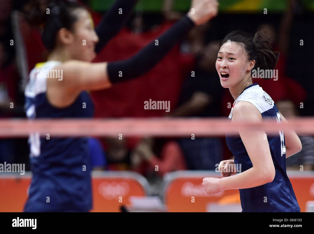 Rio De Janeiro, Brazil. 18th Aug, 2016. China's Hui Ruoqi (R) reacts ...