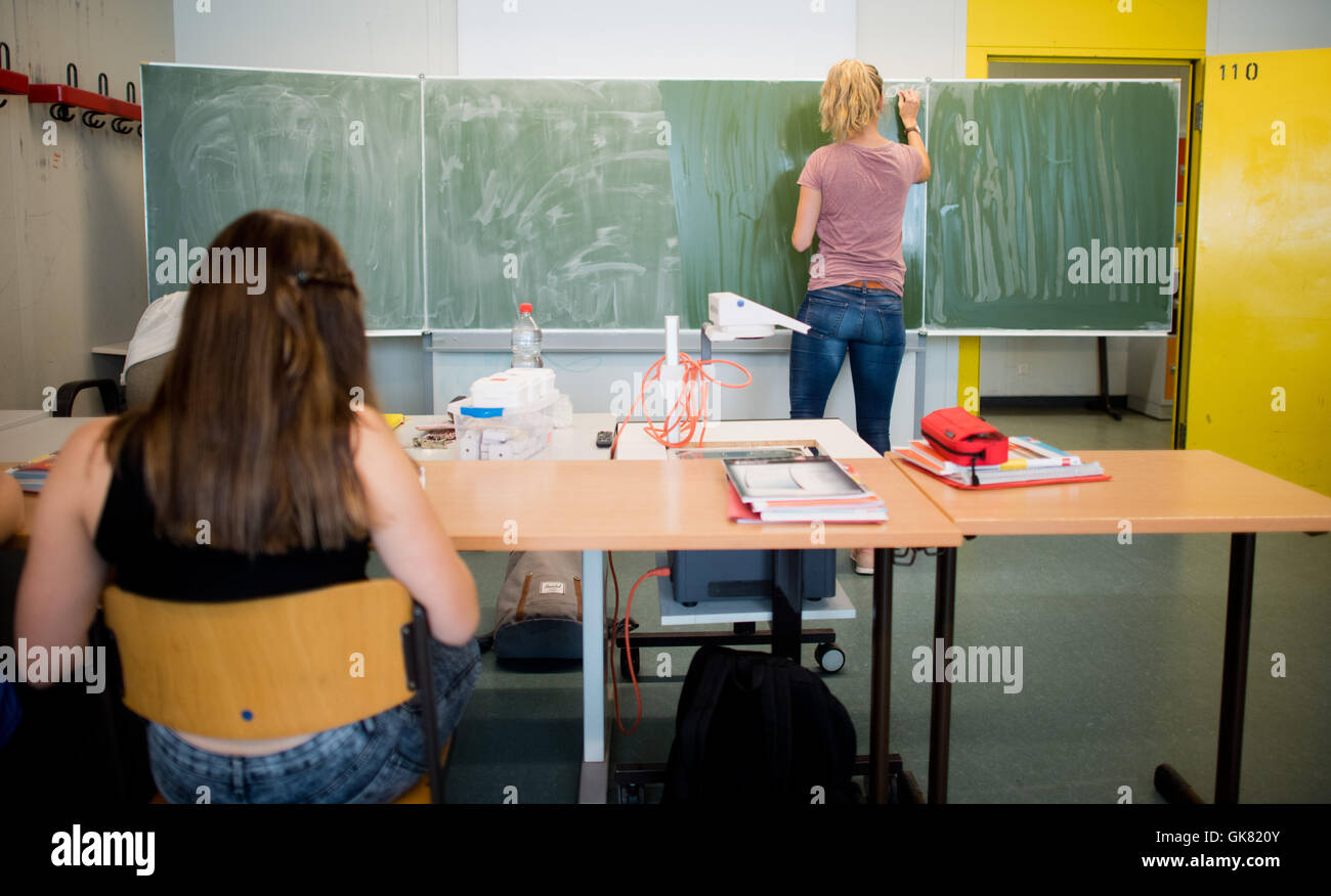 Hanover, Germany. 17th Aug, 2016. A young teacher teaching math to an ...