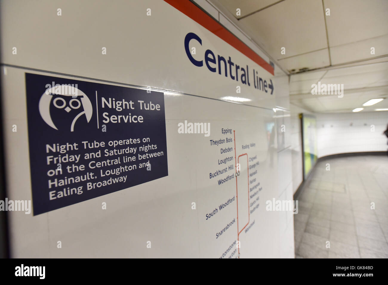 Tube signs hi-res stock photography and images - Alamy