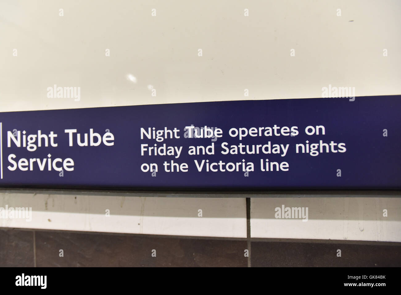 Tube signs hi-res stock photography and images - Alamy