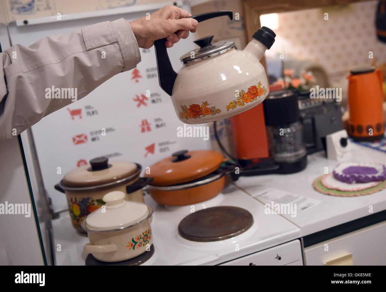 Ddr alltag hi-res stock photography and images - Alamy