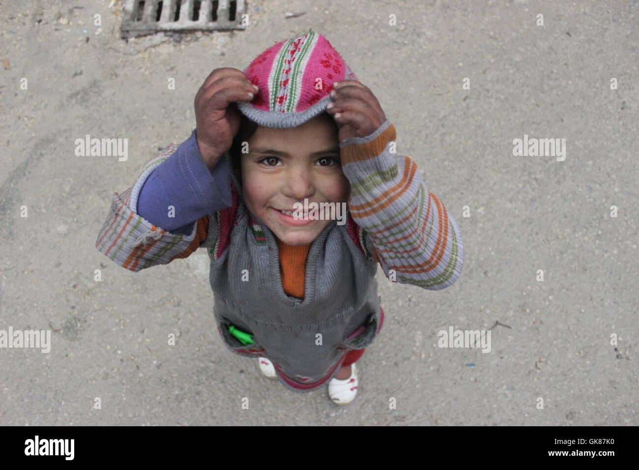 Aleppo, Syria. 19th Aug, 2016. Poor girl wearing dirty clothes and ...