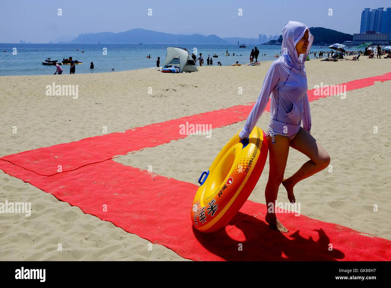 Busan, South Korea. 20th Aug, 2016. A woman walks on the red carpet in ...